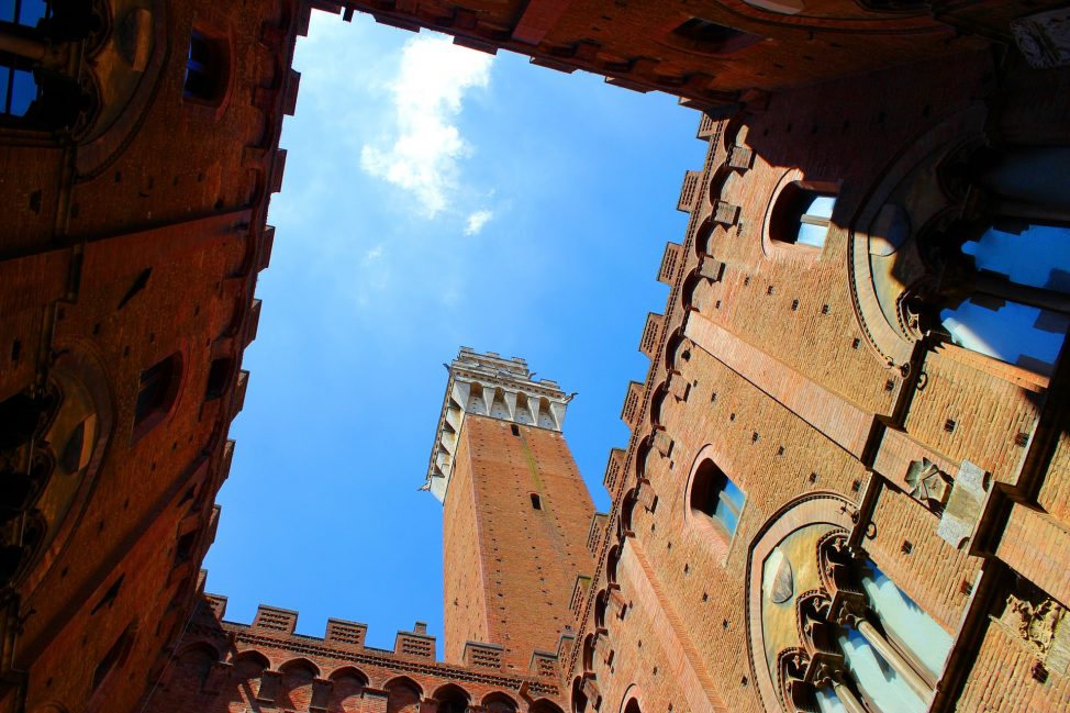 Piazza Del Campo em Siena - Vamos viajar pra onde agora?